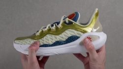 Cut in half: Under Armour Curry 11 Review | RunRepeat