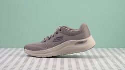 Cut in half: Skechers Arch Fit 2.0 Review | RunRepeat