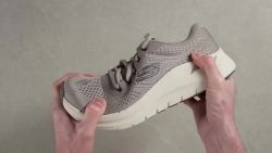 Cut in half: Skechers Arch Fit 2.0 Review | RunRepeat