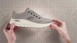 Cut in half: Skechers Arch Fit 2.0 Review | RunRepeat