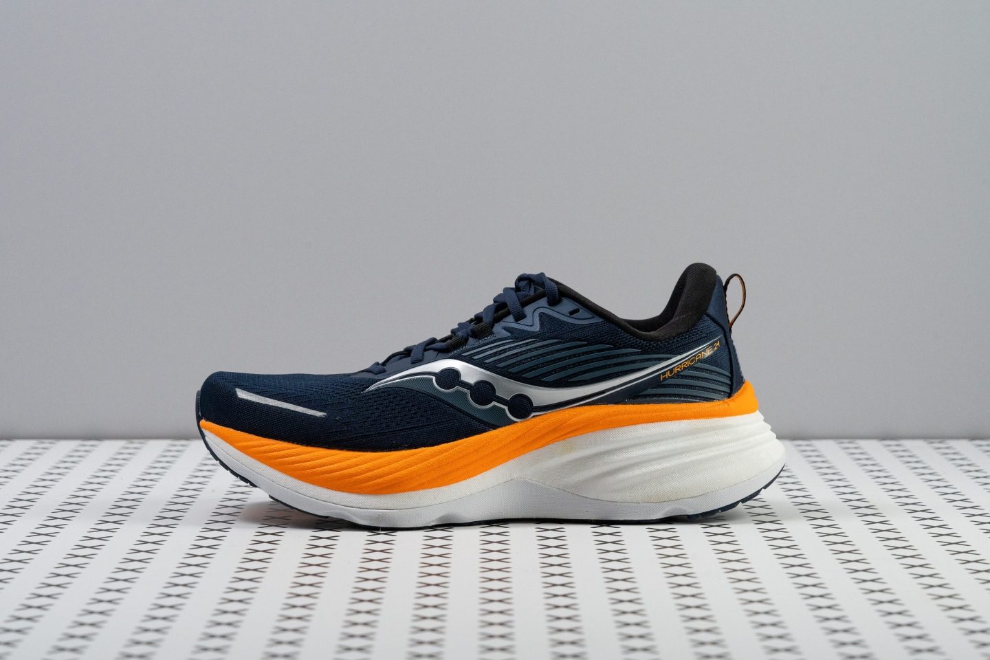 Cut in half: Saucony Hurricane 24 Review | RunRepeat