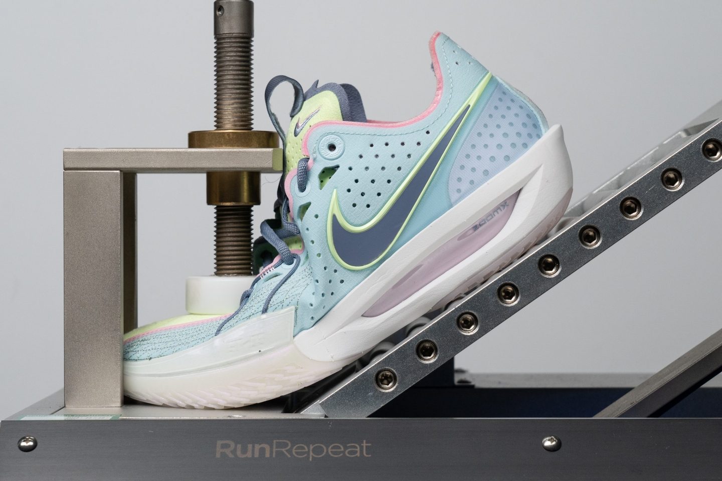 Cut in half: Nike G.T. Cut 3 Review | RunRepeat