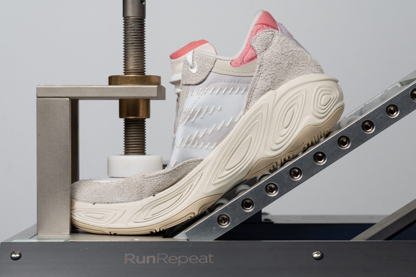 Cut in half: New Balance Fresh Foam BB v2 Review (2024) | RunRepeat