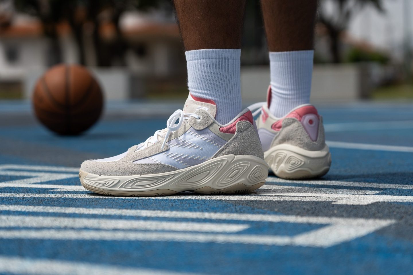 Cut in half: New Balance Fresh Foam BB v2 Review (2024) | RunRepeat