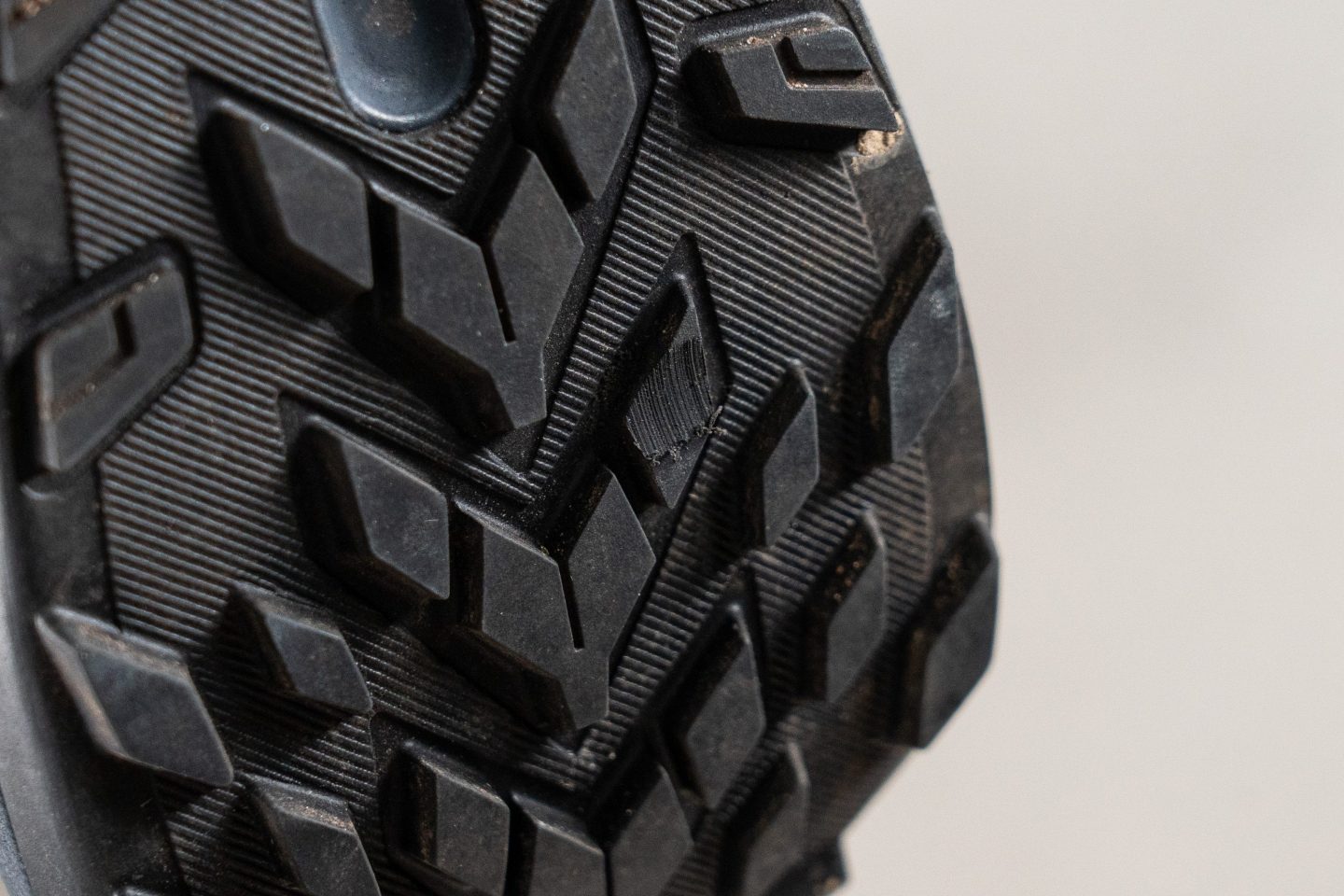 Cut in half: Salomon Genesis Review (2024) | RunRepeat