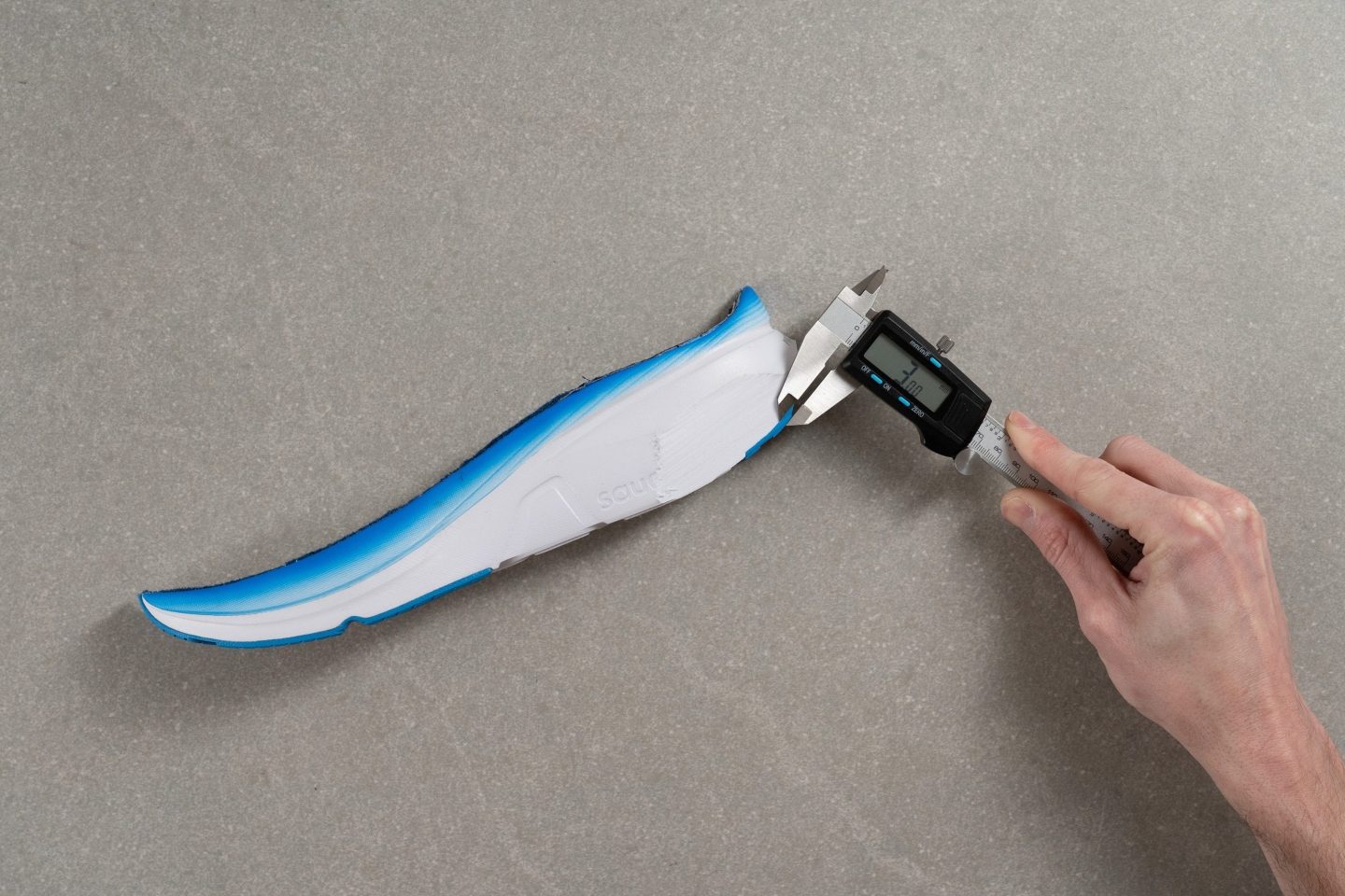 Cut in half: Saucony Guide 17 Review (2024) | RunRepeat