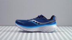 7 Best Running Shoes For Overpronation in 2024 | RunRepeat