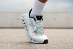 Cut in half: On Cloudtilt Review (2024) | RunRepeat