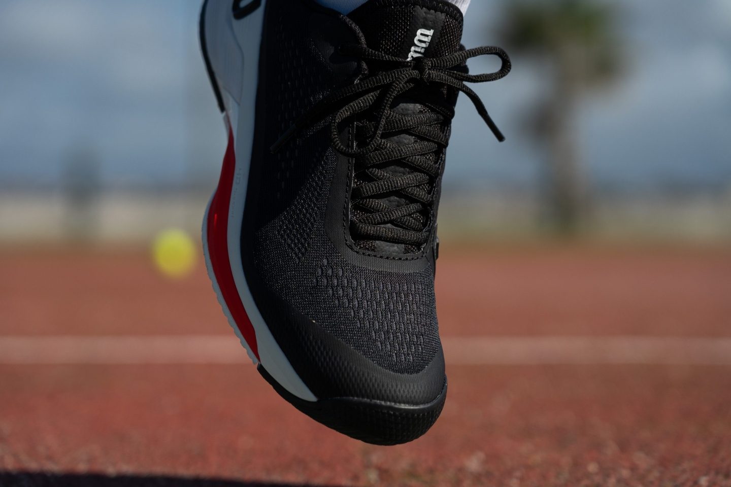 Cut in half: Wilson Rush Pro 4.0 Review | RunRepeat