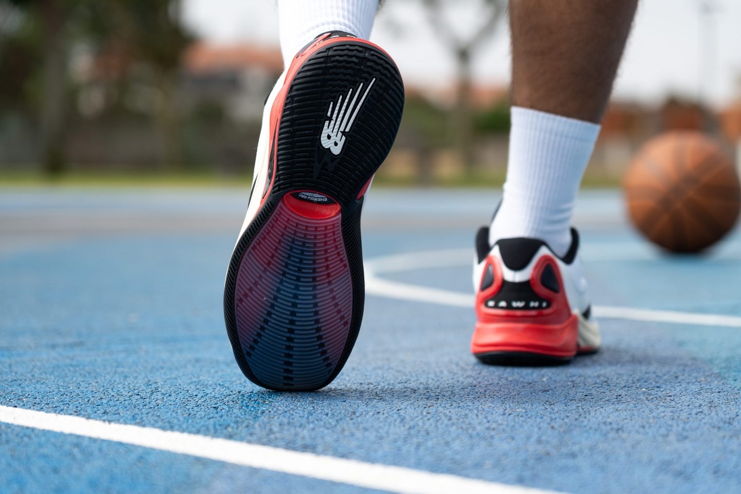 Cut in half: New Balance Kawhi IV Review | RunRepeat
