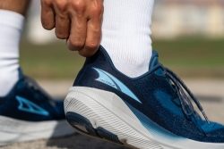 Cut in half: Altra Experience Flow Review | RunRepeat