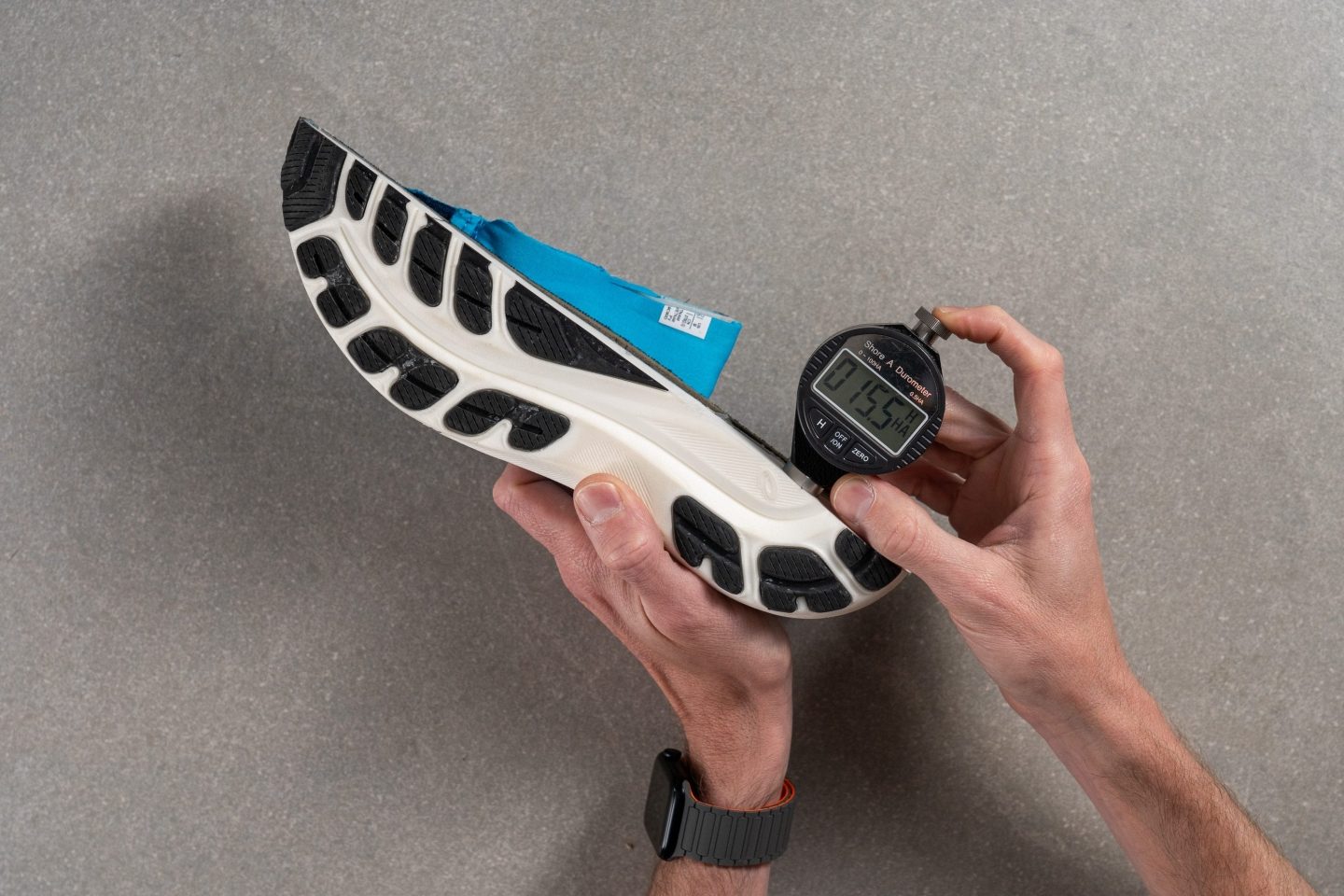 Cut in half: ASICS Gel Kayano 31 Review | RunRepeat