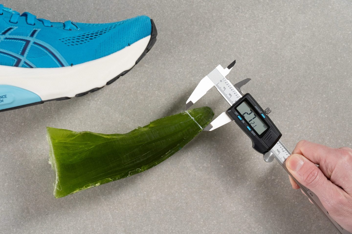 Cut in half: ASICS Gel Kayano 31 Review (2024) | RunRepeat