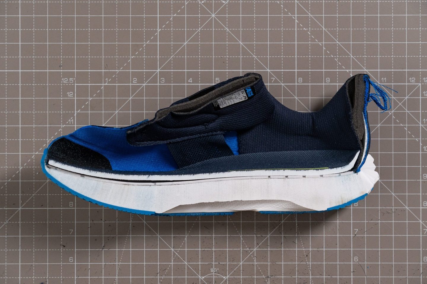 Cut in half: Hoka Skyflow Review (2024) | RunRepeat