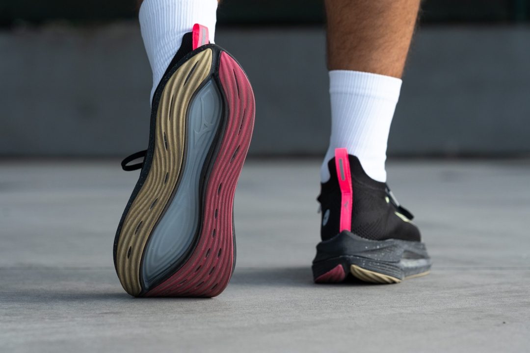 Cut in half: Mizuno Neo Vista Review | RunRepeat