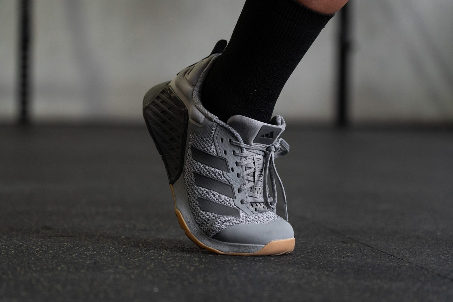 Cortadas por la mitad: Análisis y review de las Adidas Dropset 3 (2024) | RunRepeat