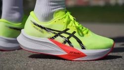 Cut in half: ASICS Magic Speed 4 Review (2024) | RunRepeat