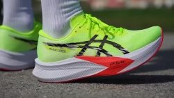 Cut in half: ASICS Magic Speed 4 Review (2024) | RunRepeat