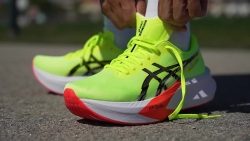 Cortadas por la mitad: Análisis y review de las ASICS Magic Speed 4 (2024) | RunRepeat