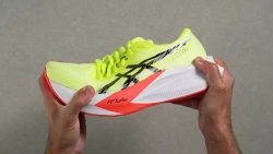 Cut in half: ASICS Magic Speed 4 Review (2024) | RunRepeat