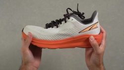 Cut in half: Altra Experience Form Review | RunRepeat