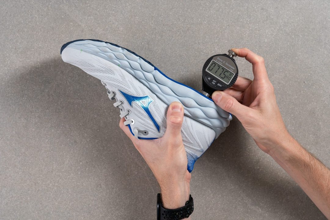 Cut in half: Mizuno Wave Sky 8 Review (2024) | RunRepeat