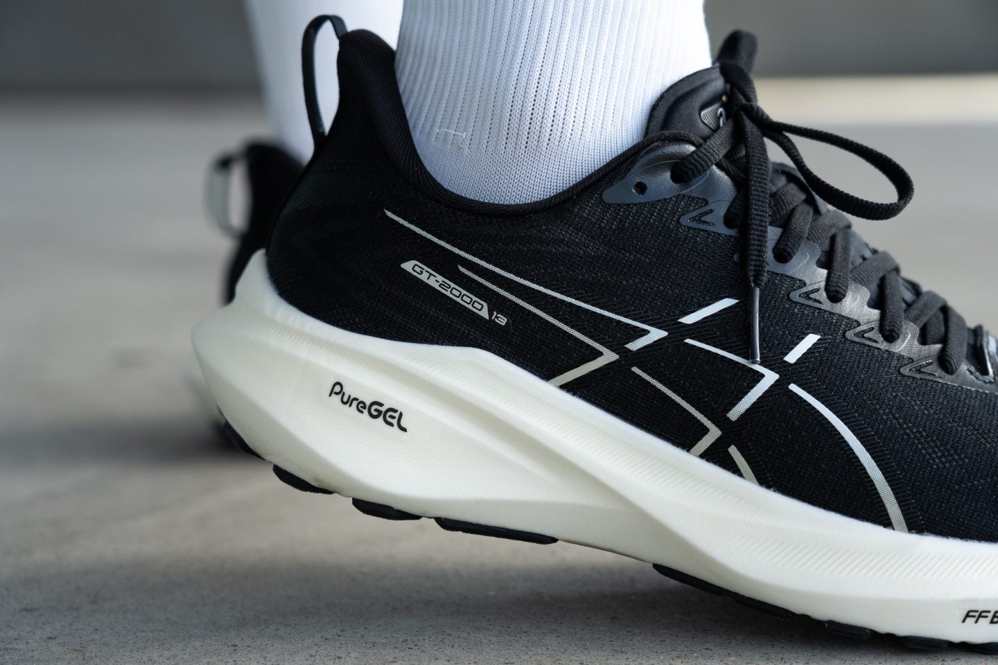 Cut in half: ASICS GT 2000 13 Review | RunRepeat