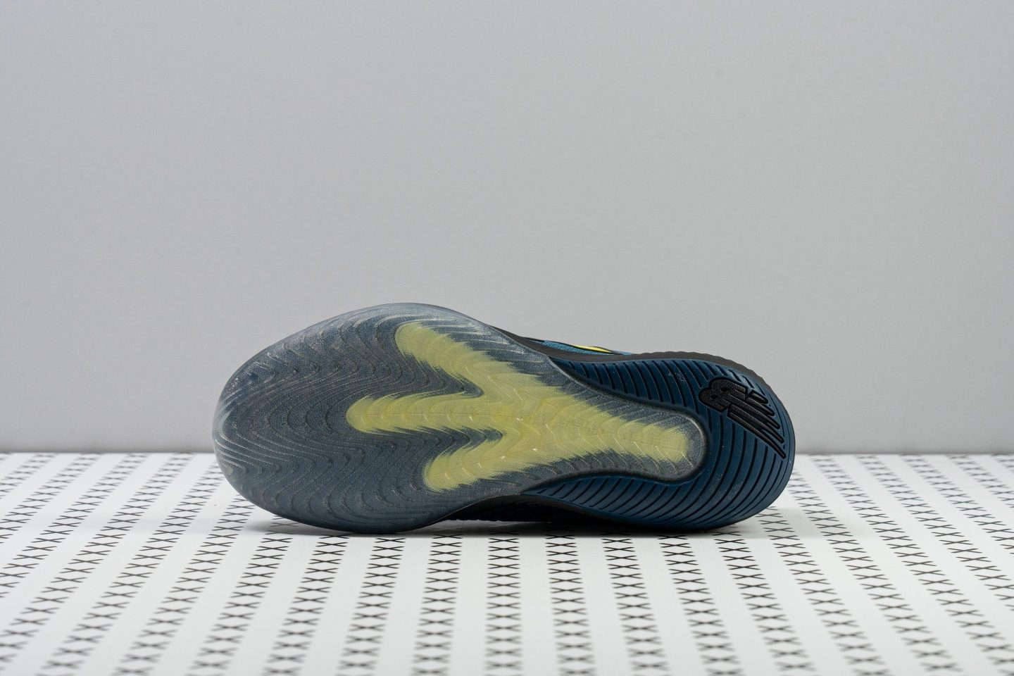 Cut in half: New Balance FuelCell 996 v6 Review | RunRepeat