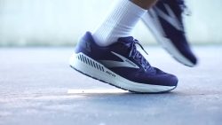 Cut in half: Brooks Beast GTS 24 Review | RunRepeat