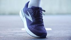 Cut in half: Brooks Beast GTS 24 Review | RunRepeat