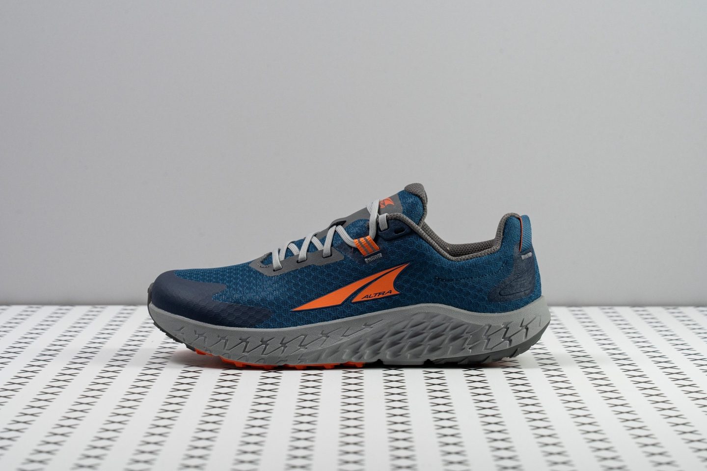 Cut in half: Altra Outroad 3 Review (2024) | RunRepeat