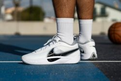 Cut in half: Nike Giannis Freak 6 Review | RunRepeat