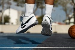 Cut in half: Nike Giannis Freak 6 Review | RunRepeat