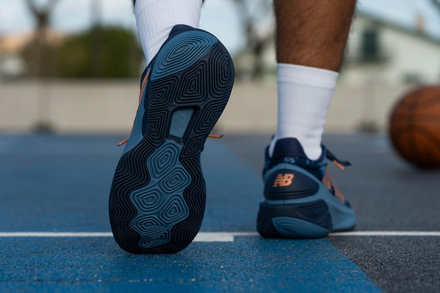 Cut in half: New Balance TWO WXY V5 Review | RunRepeat