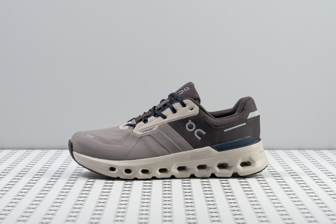 Cut in half: On Cloudrunner 2 Waterproof Review | RunRepeat