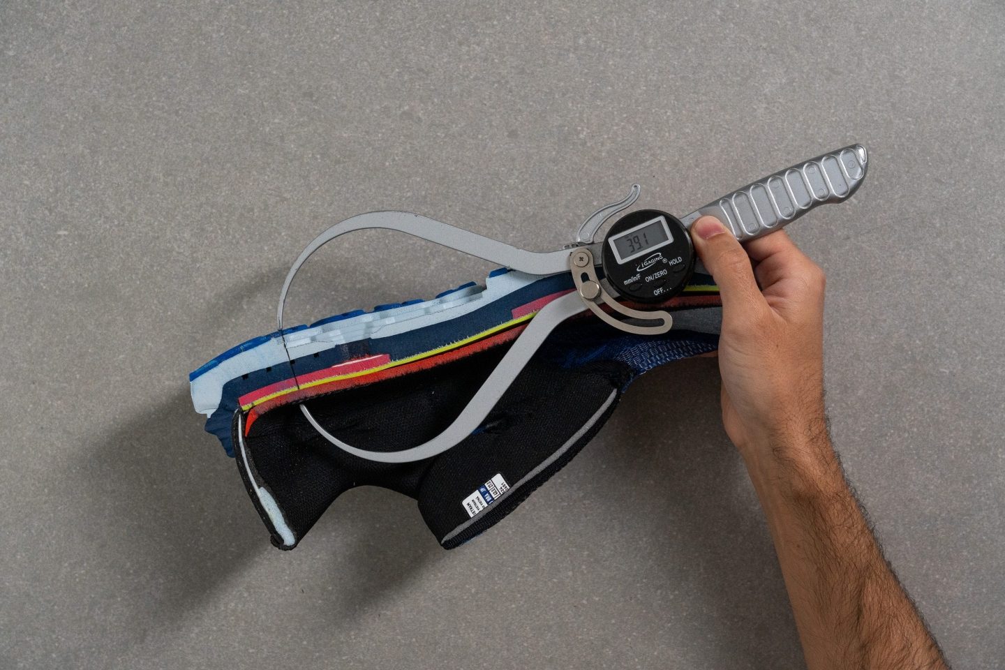 Cut in half: Mizuno Wave Horizon 7 Review | RunRepeat