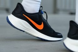 Cut in half: Nike Revolution 7 EasyOn Review | RunRepeat