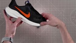 Cut in half: Nike Revolution 7 EasyOn Review | RunRepeat