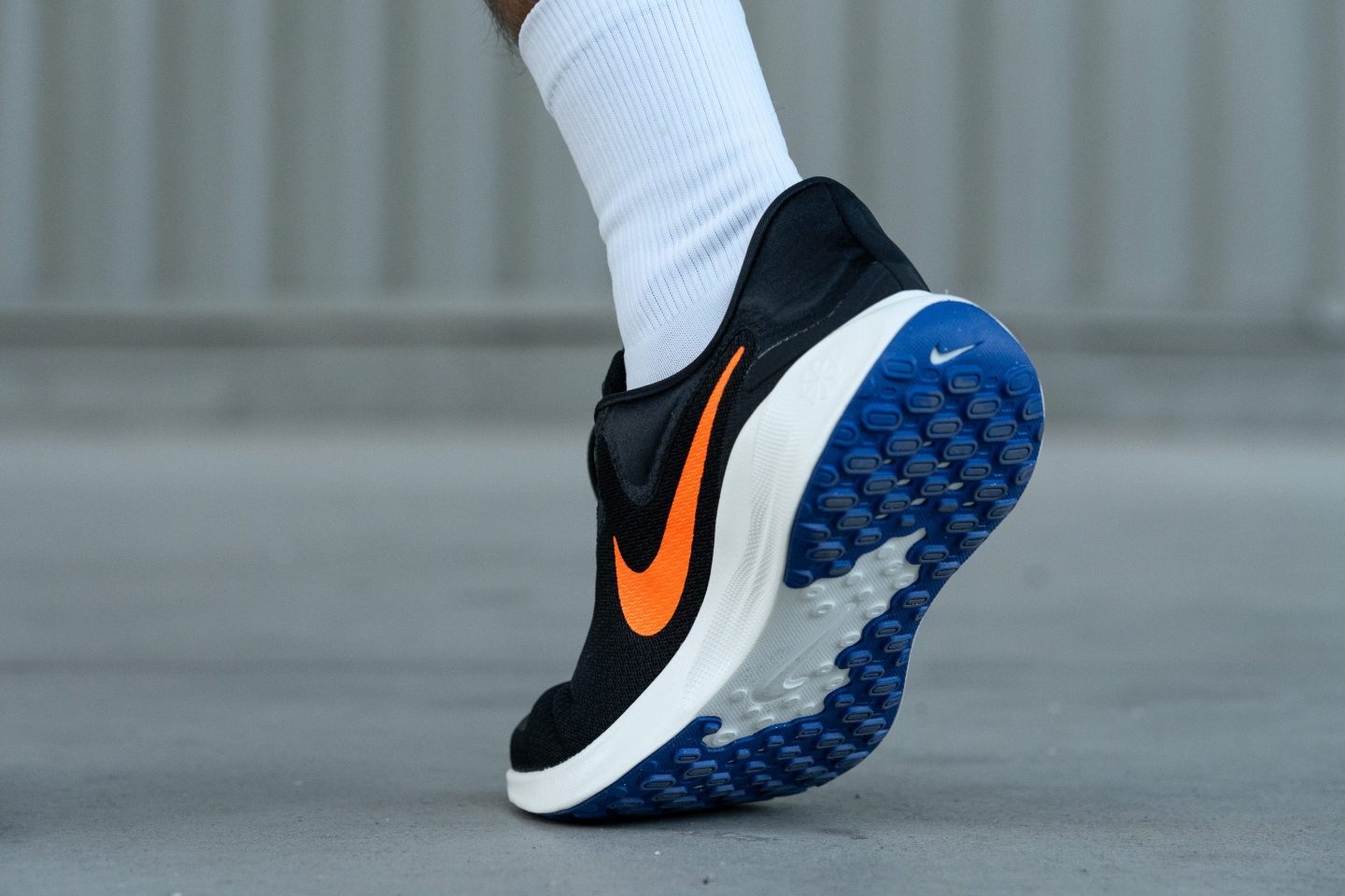 Cut in half: Nike Revolution 7 EasyOn Review | RunRepeat