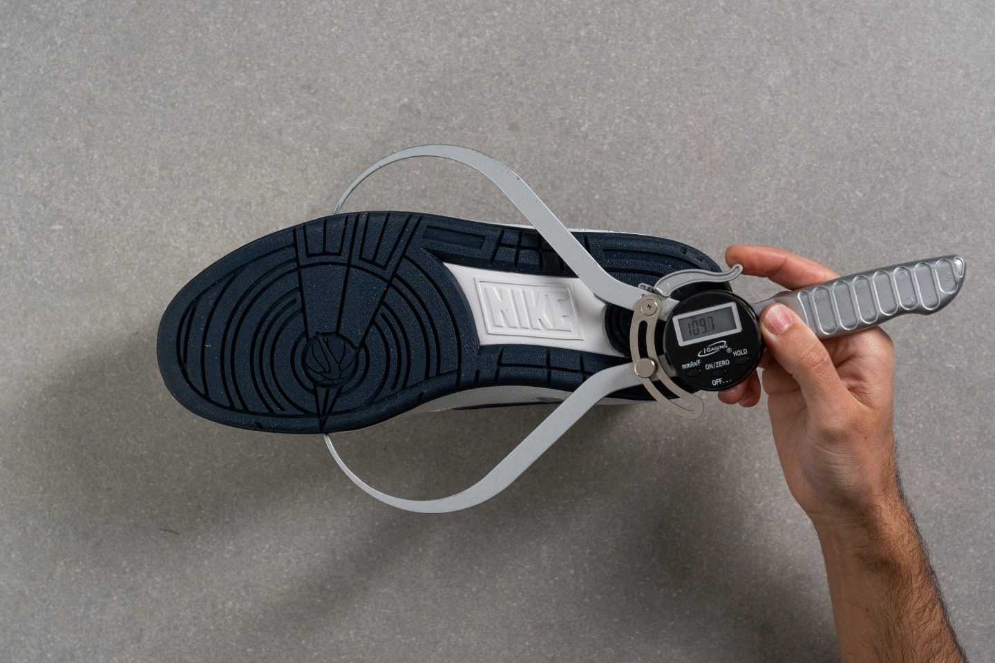Cortadas por la mitad: Análisis y review de las Nike Full Force Low ...