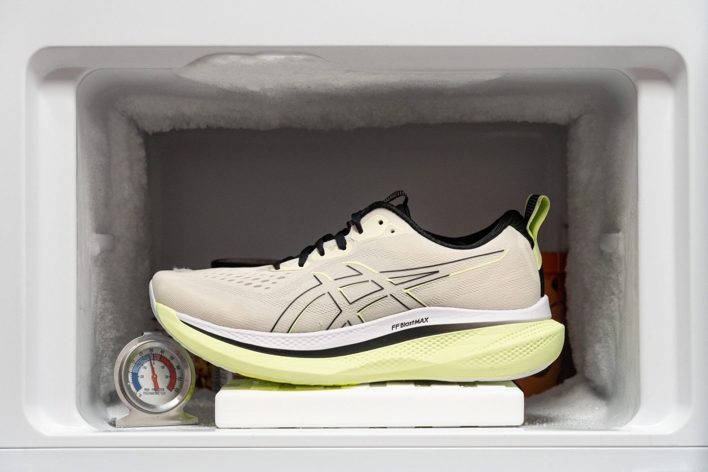 Cut in half: ASICS Glideride Max Review (2025) | RunRepeat