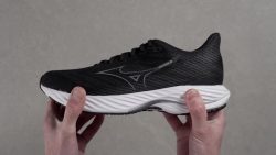 Cut in half: Mizuno Wave Rider 28 Review (2025) | RunRepeat