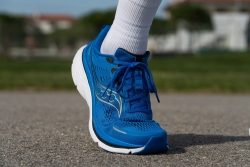 Cut in half: Saucony Guide 18 Review (2025) | RunRepeat