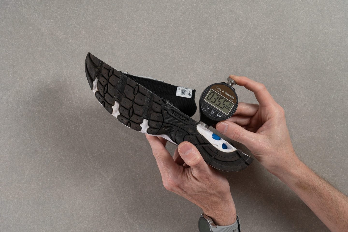 Cortadas por la mitad: Análisis y review de las New Balance 740 (2025 ...