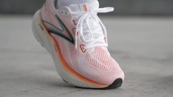 Cut in half: Brooks Glycerin 22 Review (2025) | RunRepeat