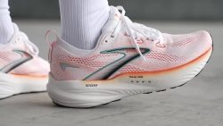 Cut in half: Brooks Glycerin 22 Review (2025) | RunRepeat