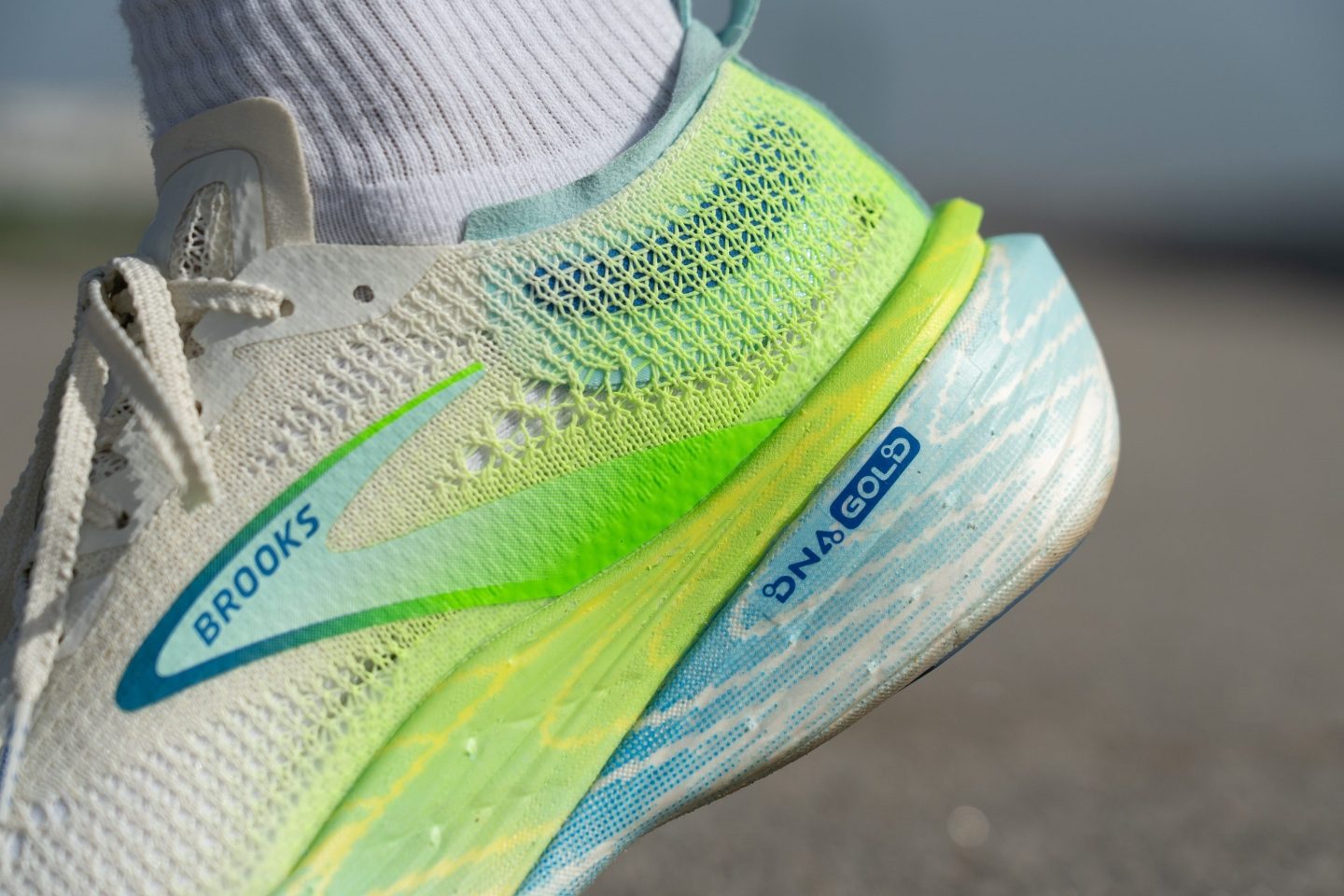 Cut in half: Brooks Hyperion Elite 4 PB Review (2025) | RunRepeat