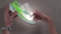 Cut in half: Brooks Hyperion Elite 4 PB Review (2025) | RunRepeat