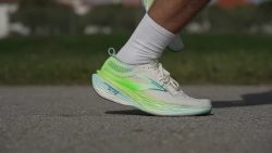 Cut in half: Brooks Hyperion Elite 4 PB Review (2025) | RunRepeat