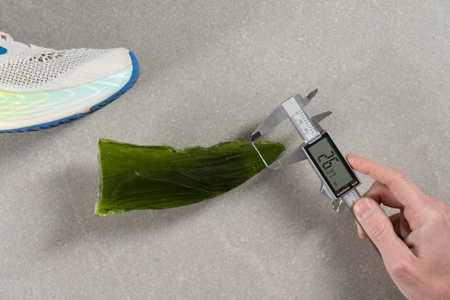 Cut in half: Brooks Hyperion Elite 4 PB Review (2025) | RunRepeat